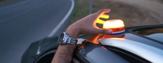 Qué debes hacer si tu coche está averiado en carretera